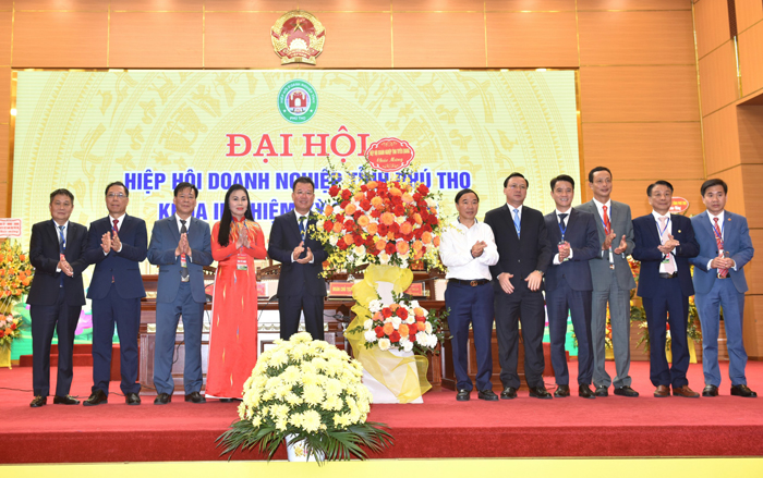 Đại diện lãnh đạo HHDN tỉnh ta dự Đại hội Hiệp hội Doanh nghiệp tỉnh ...